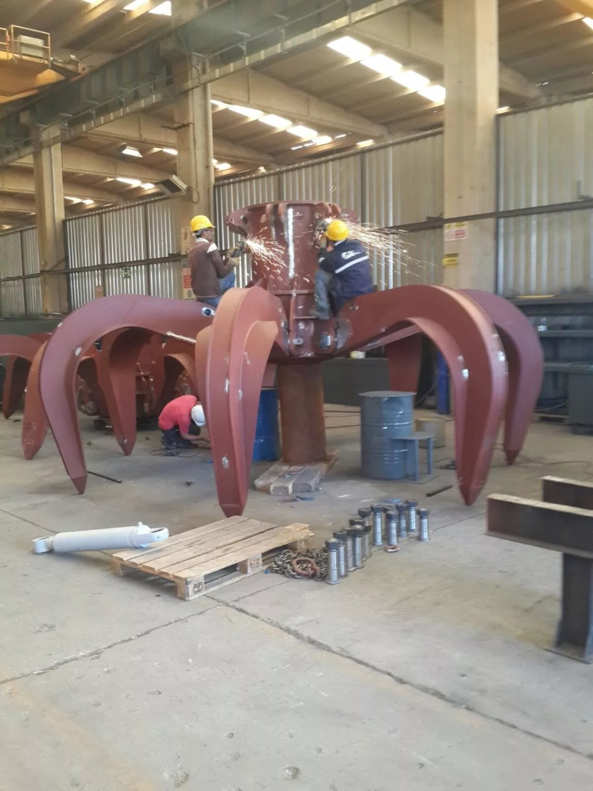 Polyp Attachments | Hydraulic Scrap Grapple | Scrap Grab