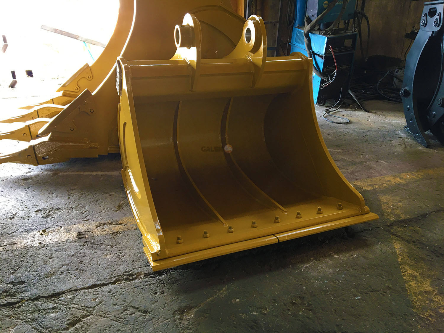 Tilt Bucket