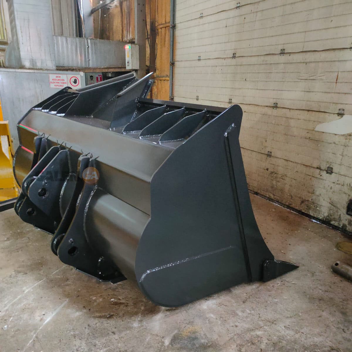 Liebherr L550 General Purpose Bucket