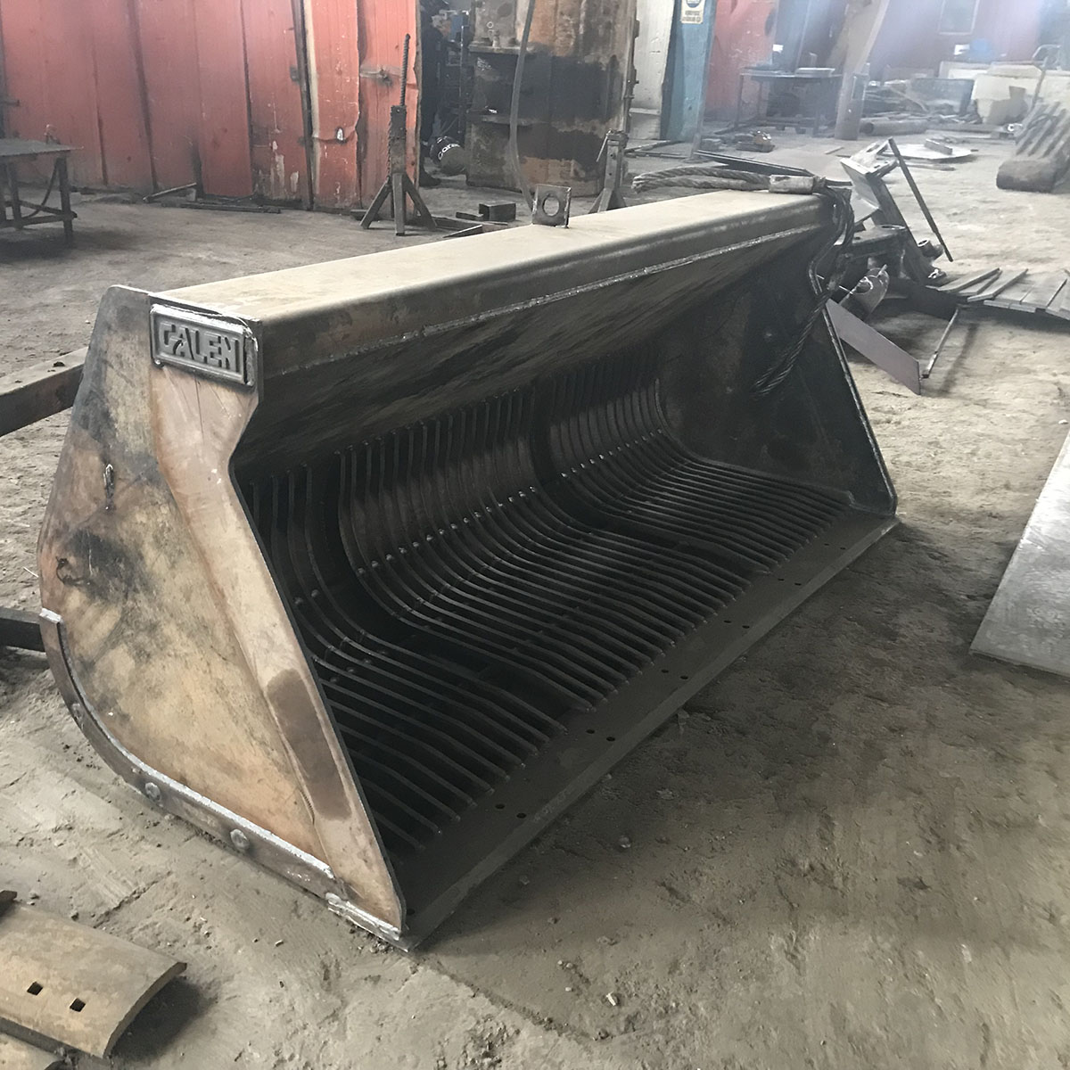 HMK102 Rock Screen Bucket
