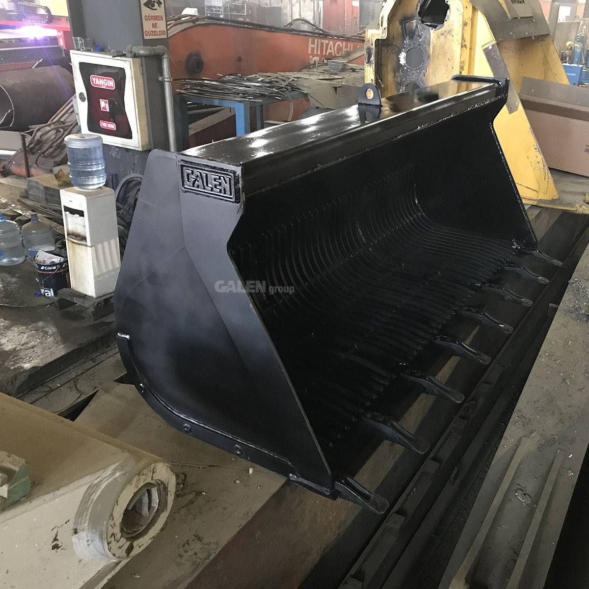 HMK102 Rock Screen Bucket