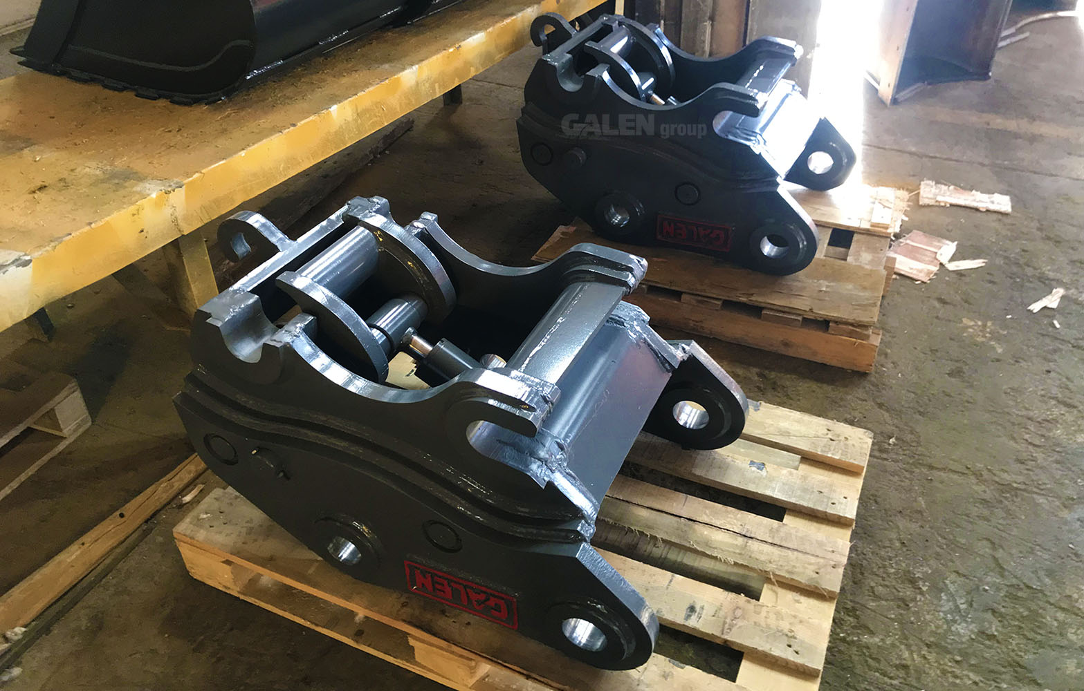Liebherr 944 Quick Hitches